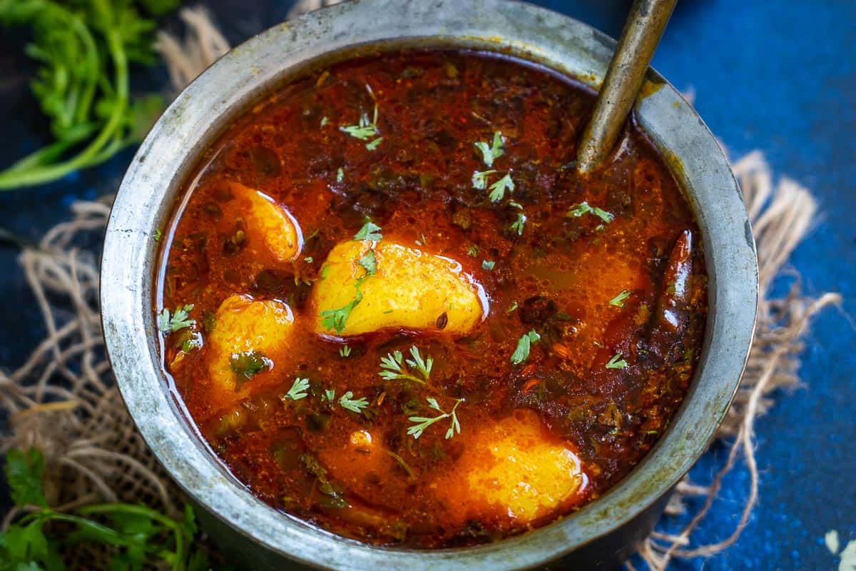 Mathura Ke Dubki Wale Aloo Recipe + Video - Whiskaffair