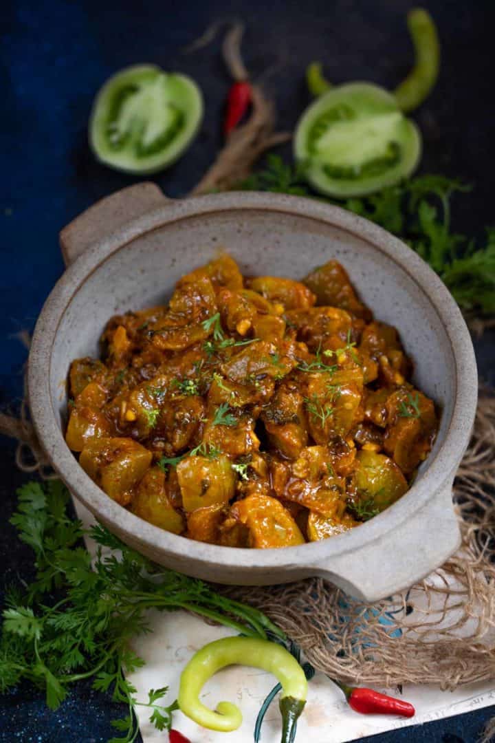 Green Tomato Sabji Recipe (Hare Tamatar Ki Sabji) - Whiskaffair