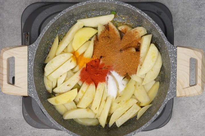Achari Aloo Recipe (Indian Pickle-Spiced Potato Curry) - Whisk Affair