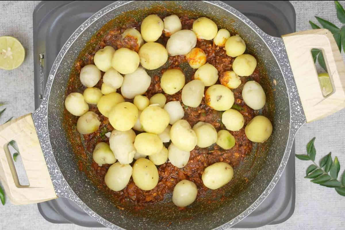 Bombay Potatoes Recipe (Indian Style Spicy Potatoes)