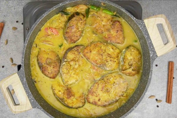 Fish Molee Recipe (Kerala Fish Stew) - Whisk Affair