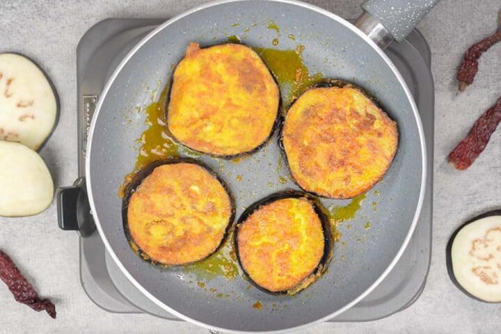 Begun Bhaja Recipe (Baingan Bhaja) - Whisk Affair
