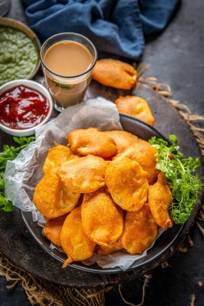 Aloo Pakora Recipe (Potato Bajji) - Whiskaffair