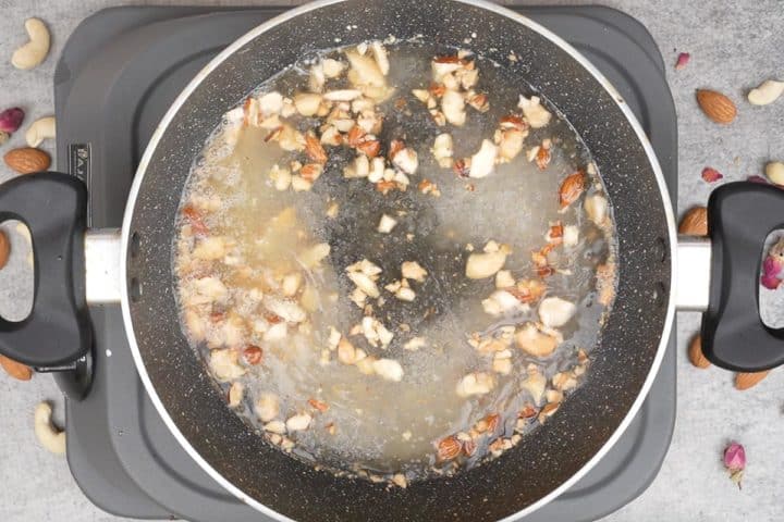 Bread Halwa Recipe (Bread Sheera) - Whiskaffair