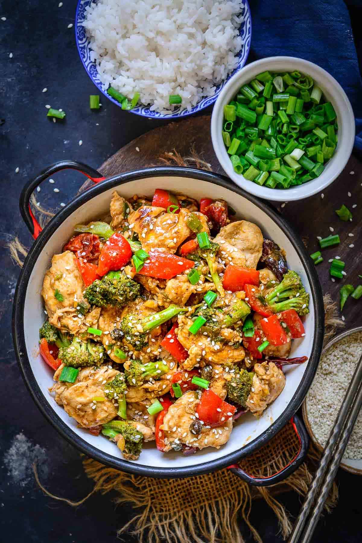 Hunan Chicken Recipe (Step by Step + Video) - Whiskaffair