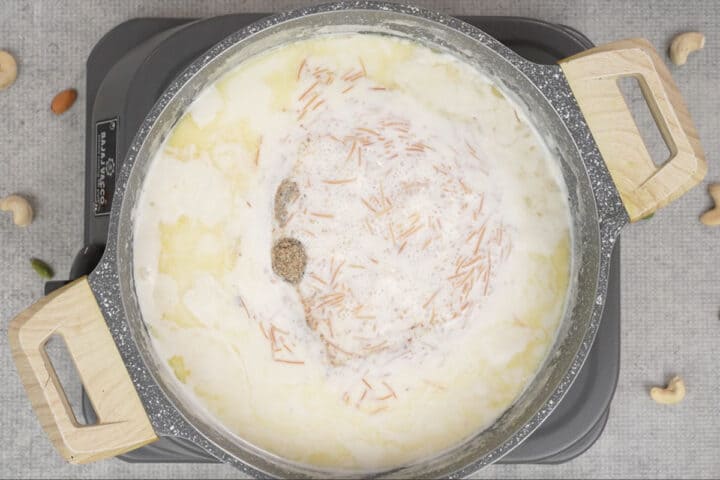 Semiya Payasam Recipe (Vermicelli Payasam) - Whisk Affair