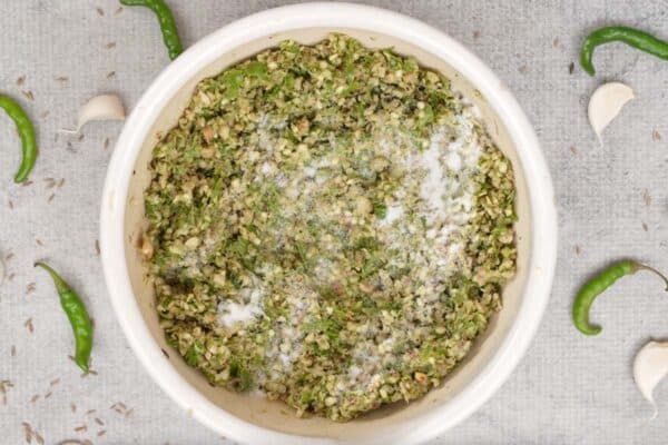 Green Chilli Thecha Recipe (Maharashtrian Hirvi Mirchi Chutney)