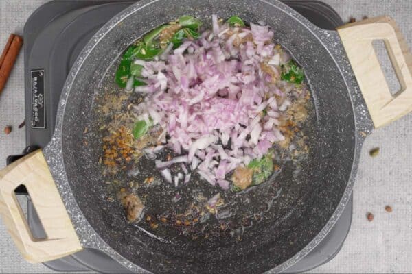 Kadala Curry Recipe (Kerala Style Black Chickpeas Kari) - Whisk Affair