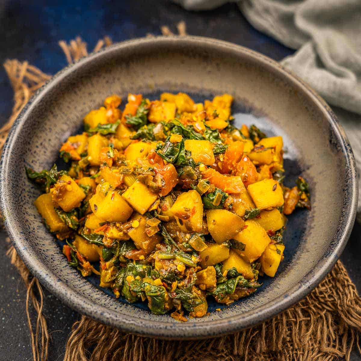 Aloo Palak Recipe (Step by Step) Spinach Potato Stir Fry - Whiskaffair