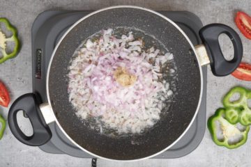 Dry Aloo Capsicum Recipe (Aloo Shimla Mirch) + Video