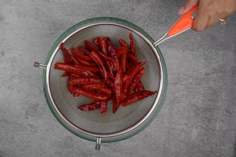 Red Chili Paste Recipe (Plain + With Seasoning) - Whiskaffair
