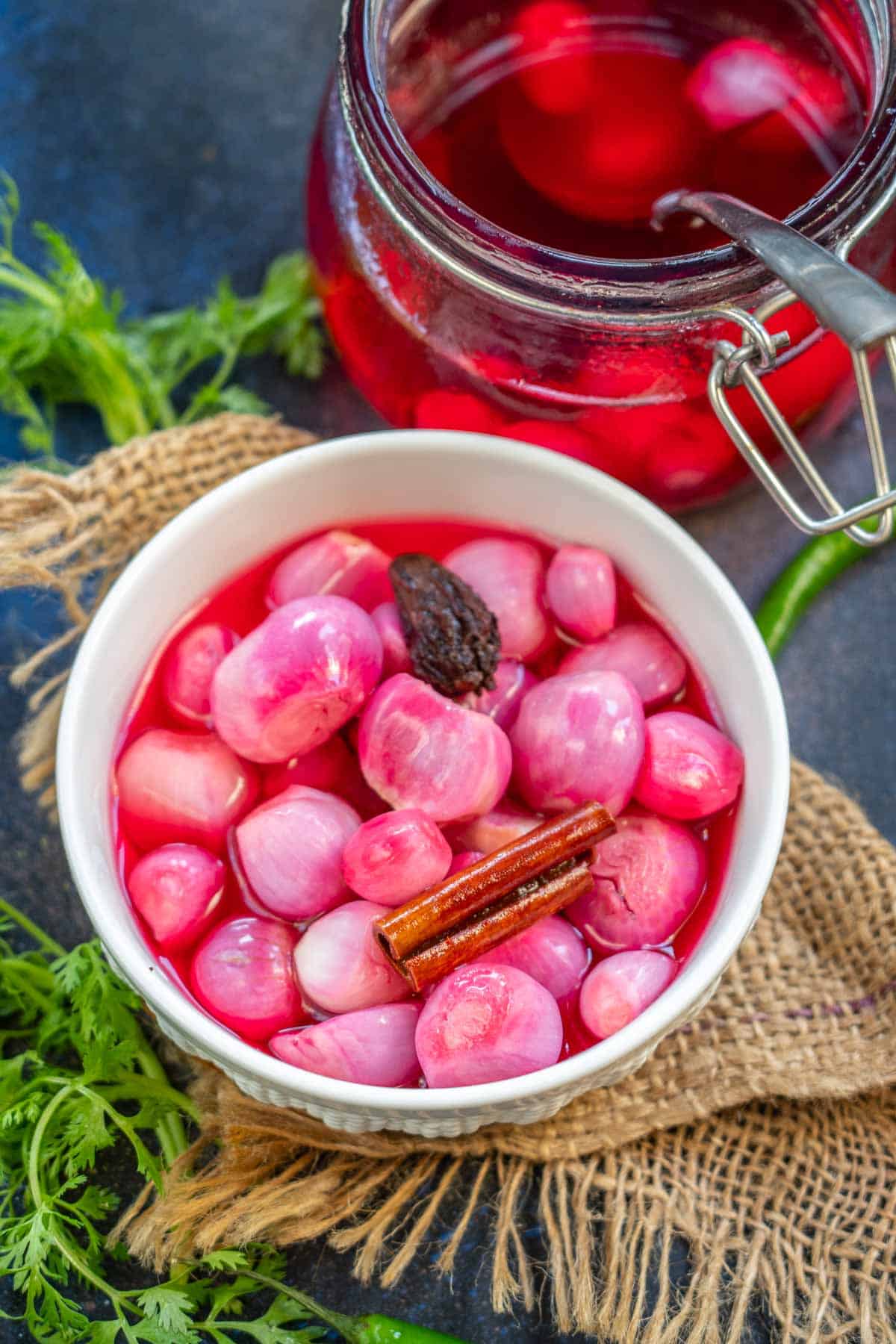 Sirka Pyaz Recipe (Indian Pickled Vinegar Onions) - Whiskaffair