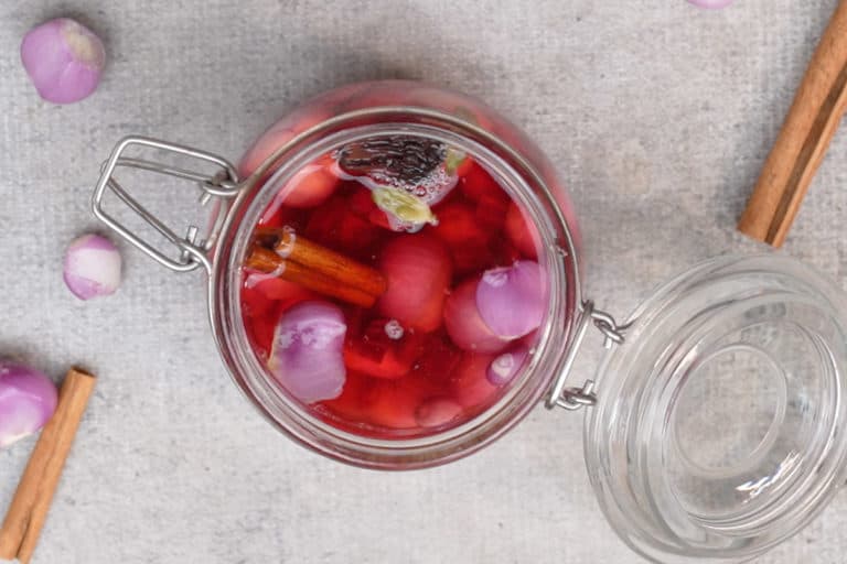 Sirka Pyaz Recipe (Indian Pickled Vinegar Onions) - Whiskaffair
