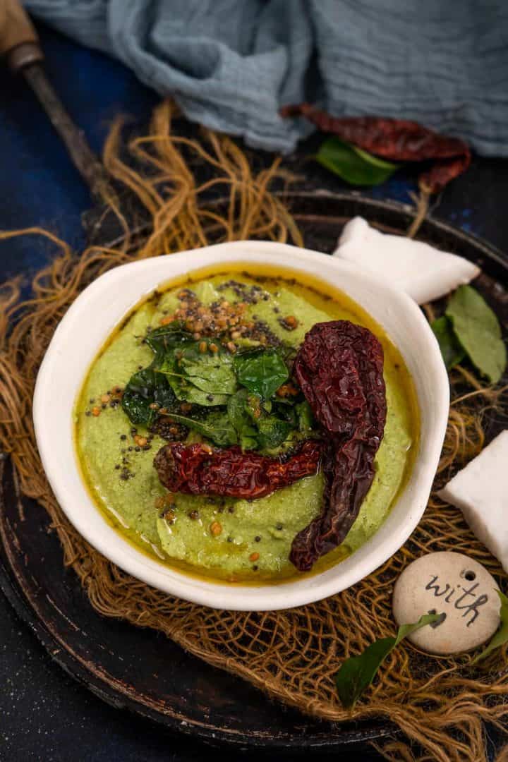 Mint Coconut Chutney Recipe (Pudina Nariyal Chutney)