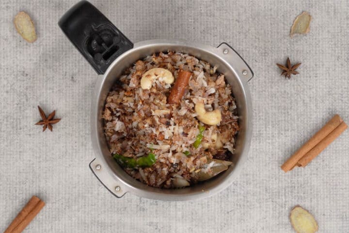 Muttai Kulambu Recipe (Tamil Nadu Style Egg Curry With Coconut) - Whisk ...