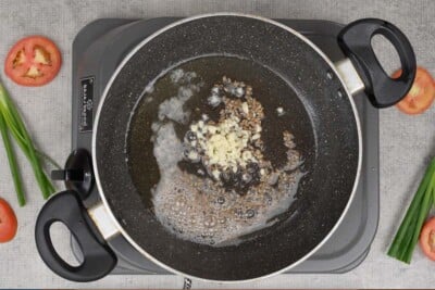 Paneer Hara Pyaz Recipe (Paneer Green Onion Curry)