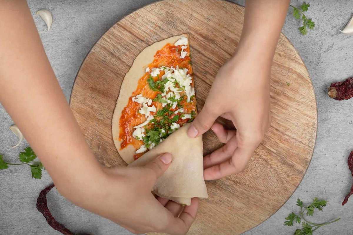 Schezwan Paneer Paratha Recipe - Whiskaffair