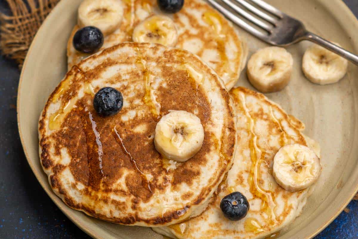 Fluffy Egg White Pancakes Recipe + Video - Whiskaffair
