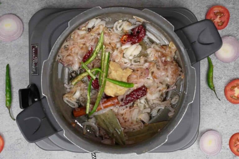 Boneless Chicken Curry Recipe (North Indian Style) - Whiskaffair